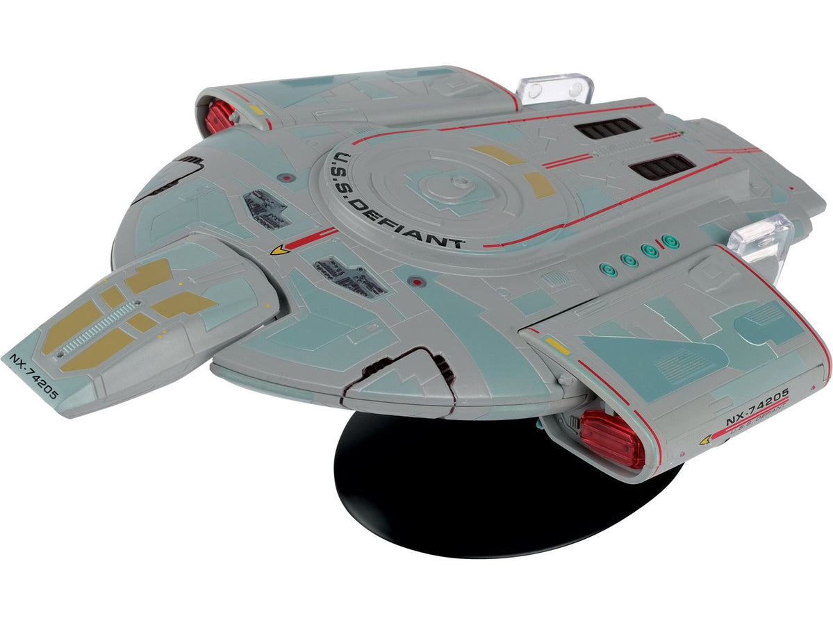 Hero Collector - Star Trek - U.S.S. Defiant - NX-74205 | Cardboard ...